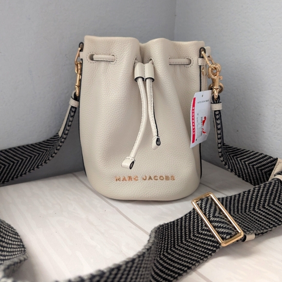 Marc Jacobs Pebbled Leather Bucket Bag